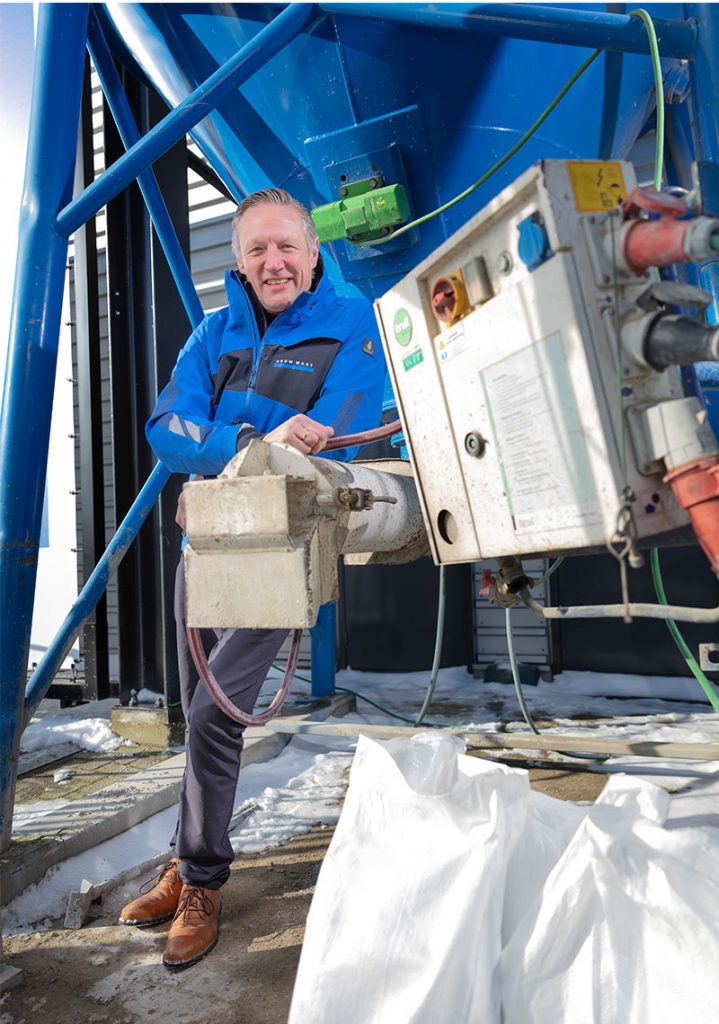 Bouwmaat Silo voor gebruiksklare vloerspecie – Bouwmaat adviseert